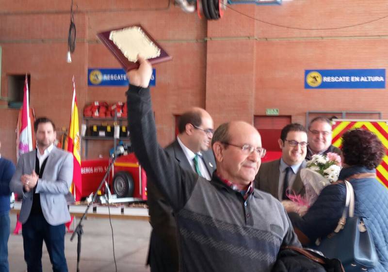 Juan Ruano recibe un reconocimiento por su trayectoria profesional como ...